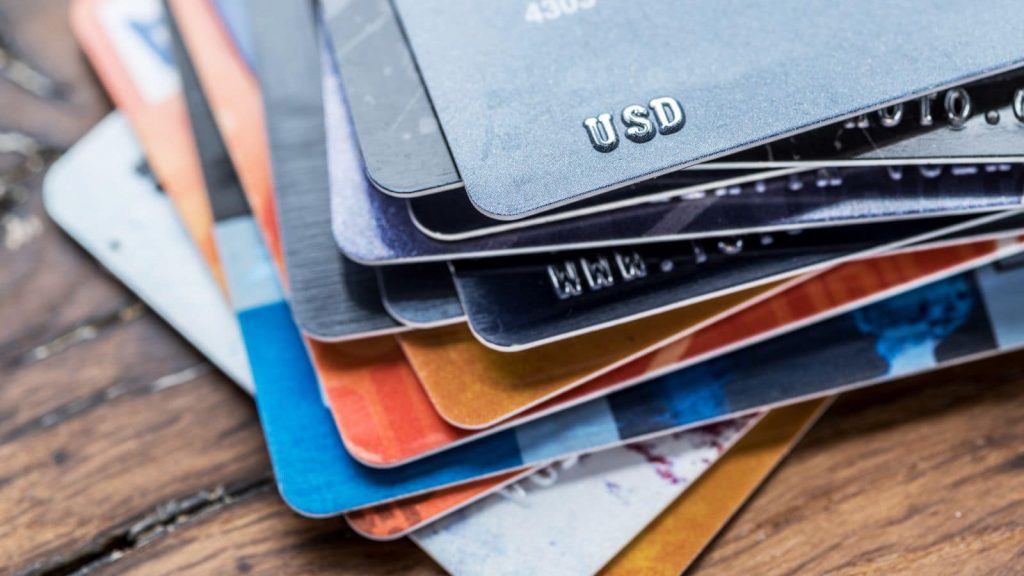 What Is The Difference Between a Charge Card and a Credit Card? Here’s ...